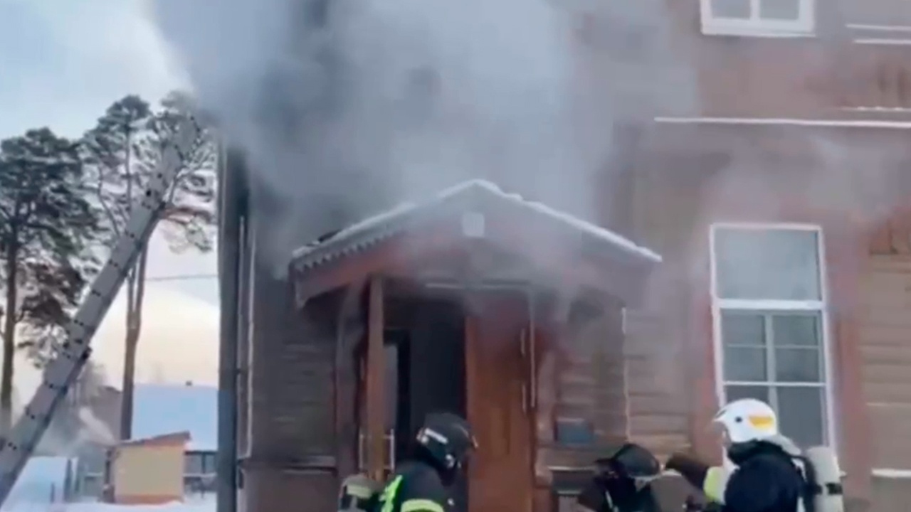 В поселке Лебяжье Ленобласти пожар повредил домовой храм Николая Чудотворца